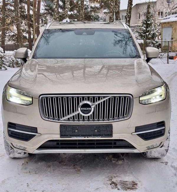 Yellow Volvo XC90 2017 in Utena, with an engine capacity of 1.97 L and mileage of 154 thousand km for 26300 €, photo 2 on AUTOMOTO.COM.LV