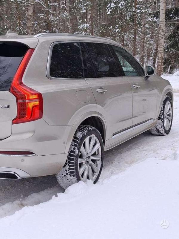 Yellow Volvo XC90 2017 in Utena, with an engine capacity of 1.97 L and mileage of 154 thousand km for 26300 €, photo 4 on AUTOMOTO.COM.LV