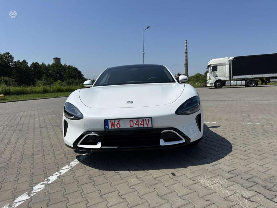 White Xiaomi SU7 2025 in Vilnius, with an engine capacity of 0.00 L and mileage of 17 thousand km for 59999 €, photo 4 on AUTOMOTO.COM.LV