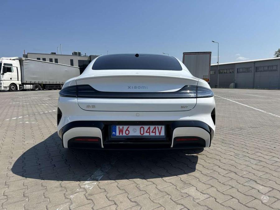 White Xiaomi SU7 2025 in Vilnius, with an engine capacity of 0.00 L and mileage of 17 thousand km for 59999 €, photo 8 on AUTOMOTO.COM.LV