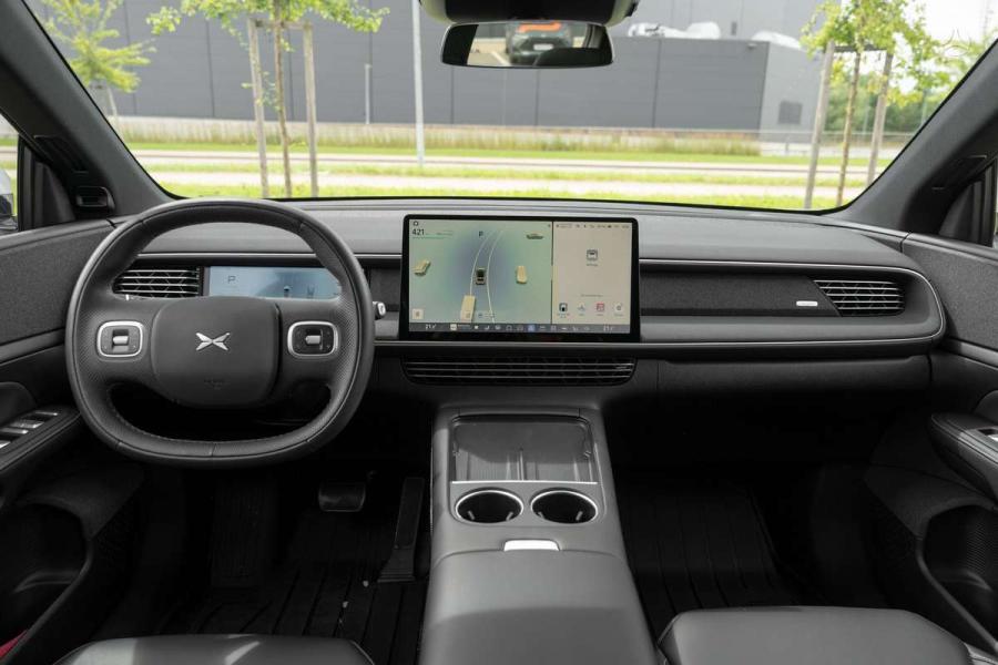 Pelēks Xpeng G6 2025 Viļņa, ar dzinēja tilpumu 0.00 L un nobraukumu 12 tūkst. km par 45000 €, foto 13 vietnē AUTOMOTO.COM.LV
