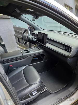 Pelēks Xpeng G6 2025 Tallina, ar dzinēja tilpumu 0.00 L un nobraukumu 30 tūkst. km par 39999 €, foto 7 vietnē AUTOMOTO.COM.LV