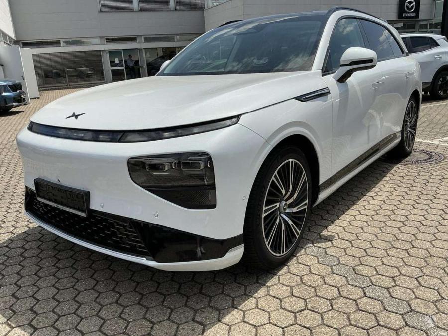 White Xpeng G9 2024 in Vilnius, with an engine capacity of 0.00 L and mileage of 41 thousand km for 56444 €, photo 1 on AUTOMOTO.COM.LV