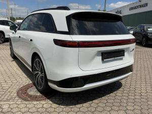 White Xpeng G9 2024 in Vilnius, with an engine capacity of 0.00 L and mileage of 41 thousand km for 56444 €, photo 4 on AUTOMOTO.COM.LV
