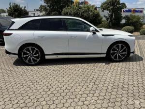White Xpeng G9 2024 in Vilnius, with an engine capacity of 0.00 L and mileage of 41 thousand km for 56444 €, photo 6 on AUTOMOTO.COM.LV