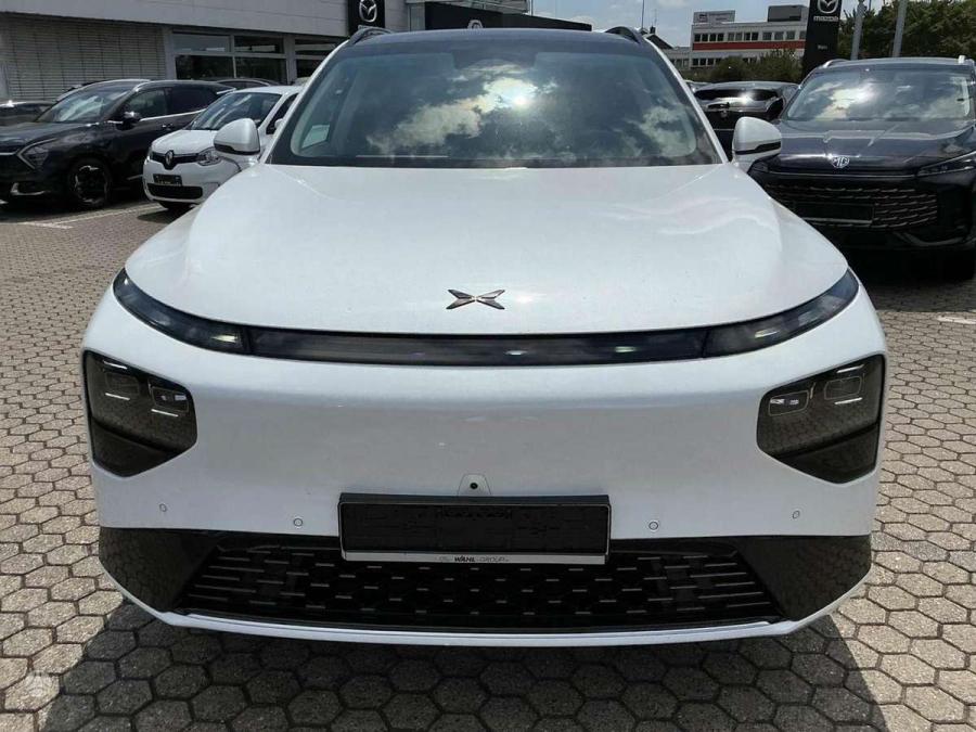 White Xpeng G9 2024 in Vilnius, with an engine capacity of 0.00 L and mileage of 41 thousand km for 56444 €, photo 17 on AUTOMOTO.COM.LV