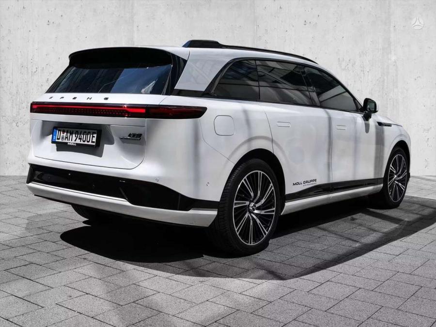 Balts Xpeng G9 2025 Viļņa, ar dzinēja tilpumu 0.00 L un nobraukumu 20 tūkst. km par 60960 €, foto 3 vietnē AUTOMOTO.COM.LV