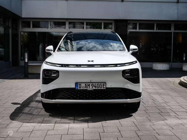 White Xpeng G9 2025 in Vilnius, with an engine capacity of 0.00 L and mileage of 20 thousand km for 60960 €, photo 5 on AUTOMOTO.COM.LV