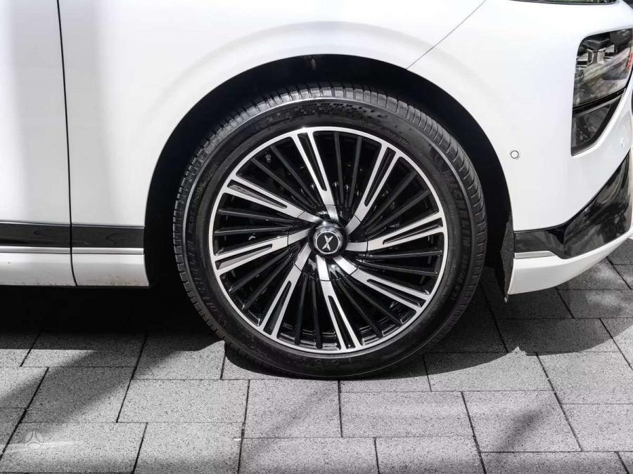 Balts Xpeng G9 2025 Viļņa, ar dzinēja tilpumu 0.00 L un nobraukumu 20 tūkst. km par 60960 €, foto 7 vietnē AUTOMOTO.COM.LV