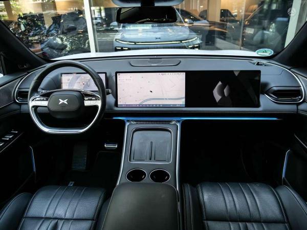 White Xpeng G9 2025 in Vilnius, with an engine capacity of 0.00 L and mileage of 20 thousand km for 60960 €, photo 11 on AUTOMOTO.COM.LV