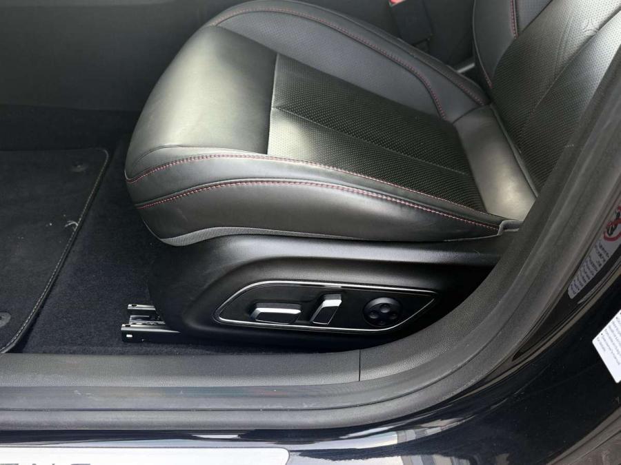 Black Xpeng P7 2024 in Vilnius, with an engine capacity of 0.00 L and mileage of 55 thousand km for 39989 €, photo 11 on AUTOMOTO.COM.LV