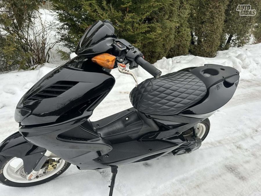 Melns Yamaha Aerox 2003 Ukmergė, ar dzinēja tilpumu 0.05 L un nobraukumu 20 tūkst. km par 1800 €, foto 2 vietnē AUTOMOTO.COM.LV