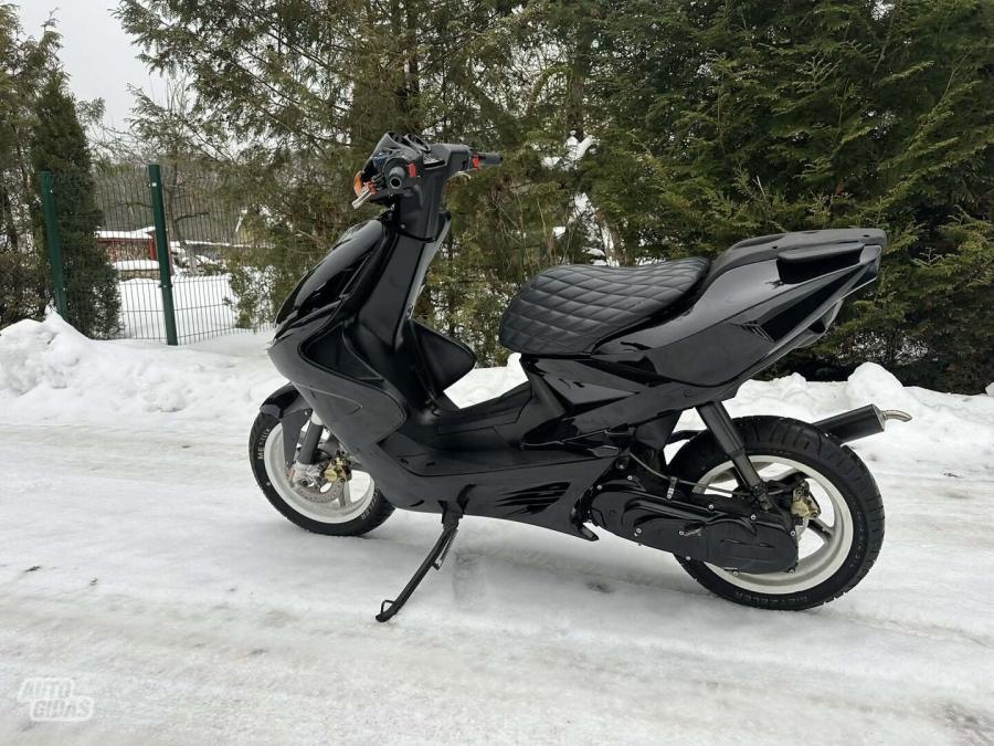Melns Yamaha Aerox 2003 Ukmergė, ar dzinēja tilpumu 0.05 L un nobraukumu 20 tūkst. km par 1800 €, foto 6 vietnē AUTOMOTO.COM.LV