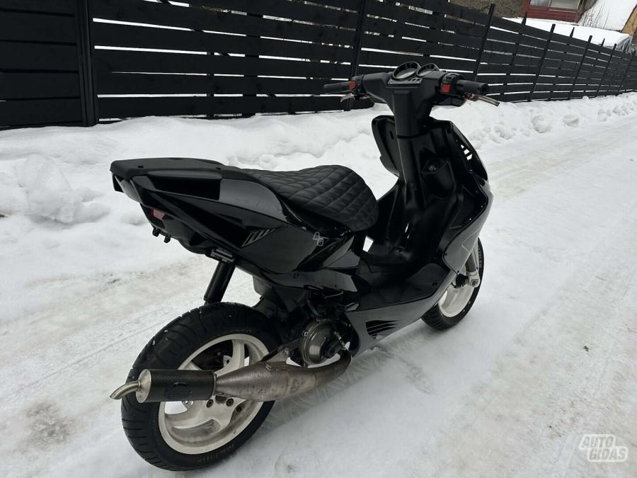 Melns Yamaha Aerox 2003 Ukmergė, ar dzinēja tilpumu 0.05 L un nobraukumu 20 tūkst. km par 1800 €, foto 7 vietnē AUTOMOTO.COM.LV
