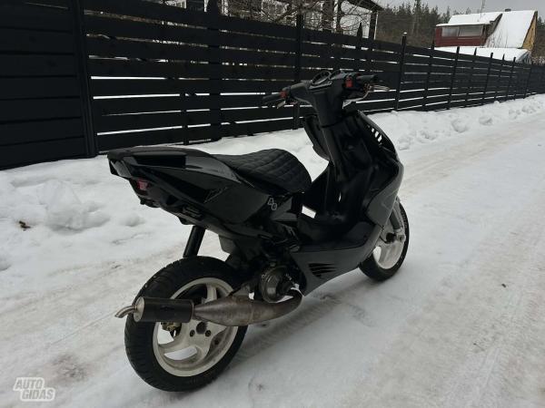Black Yamaha Aerox 2003 in Ukmerge, with an engine capacity of 0.05 L and mileage of 20 thousand km for 1899 €, photo 8 on AUTOMOTO.COM.LV