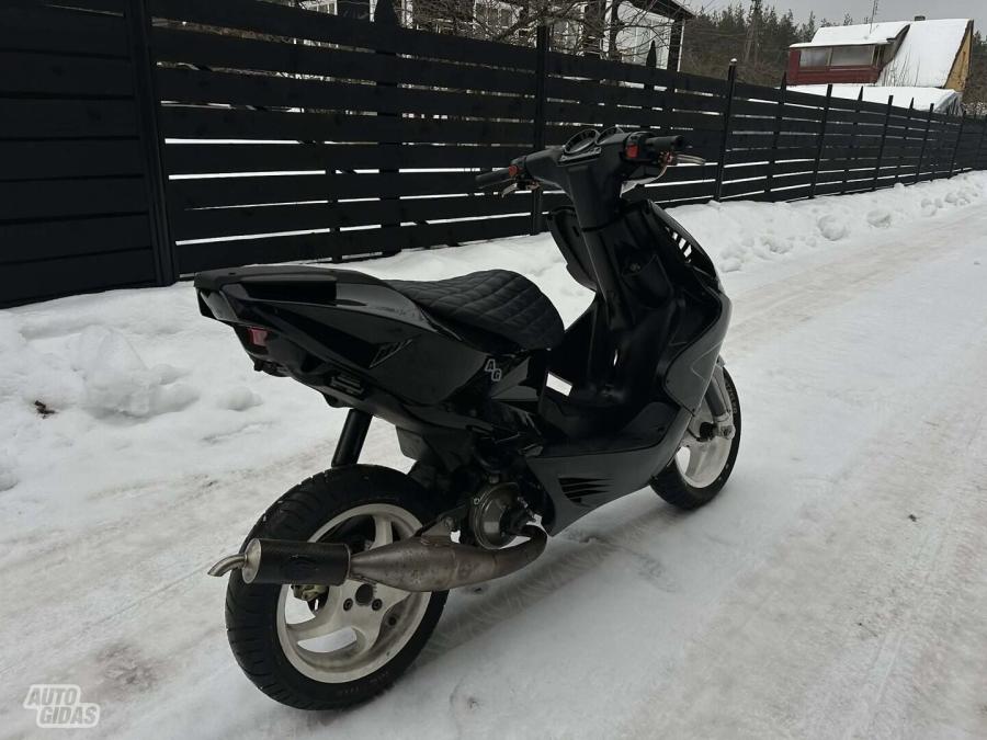 Melns Yamaha Aerox 2003 Ukmergė, ar dzinēja tilpumu 0.05 L un nobraukumu 20 tūkst. km par 1800 €, foto 8 vietnē AUTOMOTO.COM.LV