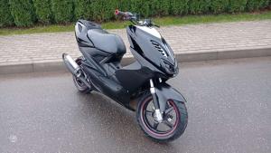 Black Yamaha Aerox 2005 in Vievis, with an engine capacity of 49.00 L and mileage of 1 thousand km for 870 €, photo  on AUTOMOTO.COM.LV