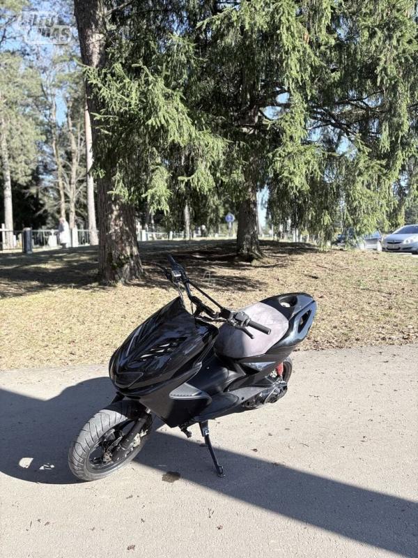 Black Yamaha Aerox 2005 in Silale, with an engine capacity of 0.05 L and mileage of 16 thousand km for 2100 €, photo 6 on AUTOMOTO.COM.LV