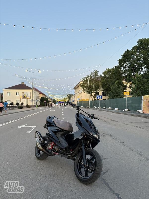 Black Yamaha Aerox 2005 in Silale, with an engine capacity of 0.05 L and mileage of 16 thousand km for 2100 €, photo 10 on AUTOMOTO.COM.LV