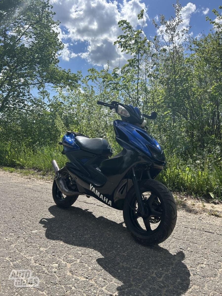 Black Yamaha Aerox 2005 in Anyksciai, with an engine capacity of 0.05 L and mileage of 19 thousand km for 1200 €, photo 1 on AUTOMOTO.COM.LV