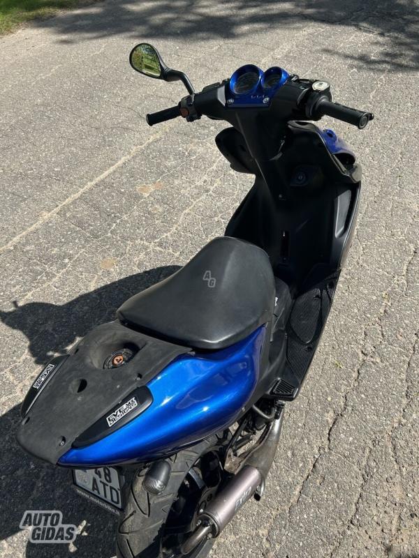 Black Yamaha Aerox 2005 in Anyksciai, with an engine capacity of 0.05 L and mileage of 19 thousand km for 1200 €, photo 5 on AUTOMOTO.COM.LV