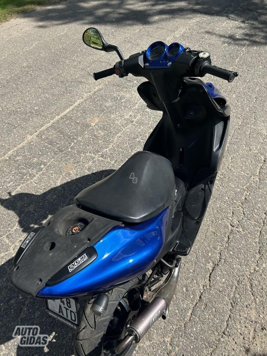 Black Yamaha Aerox 2005 in Anyksciai, with an engine capacity of 0.05 L and mileage of 19 thousand km for 1200 €, photo 6 on AUTOMOTO.COM.LV