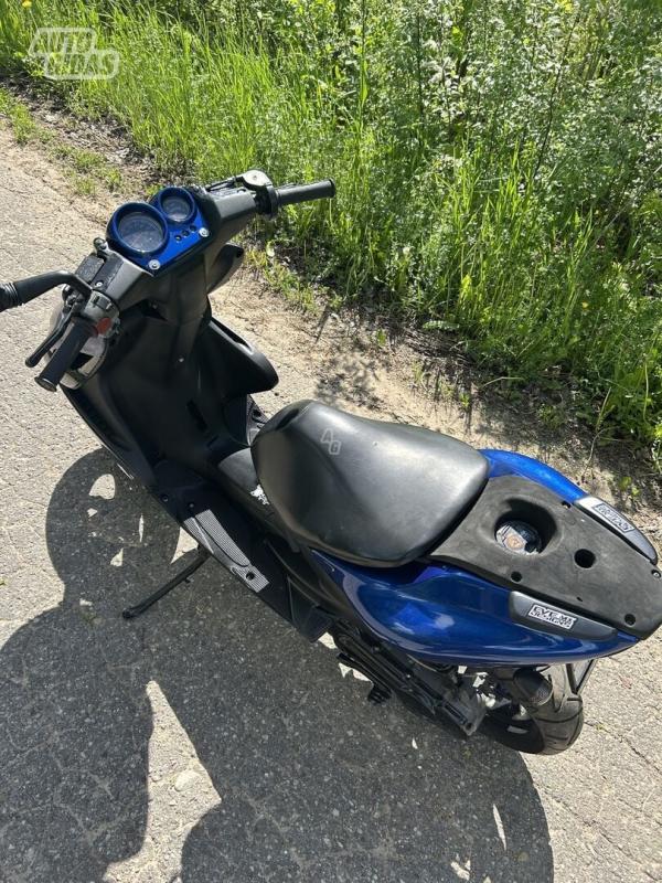 Black Yamaha Aerox 2005 in Anyksciai, with an engine capacity of 0.05 L and mileage of 19 thousand km for 1200 €, photo 6 on AUTOMOTO.COM.LV
