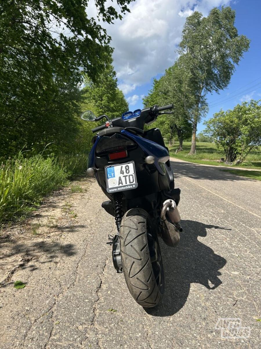 Black Yamaha Aerox 2005 in Anyksciai, with an engine capacity of 0.05 L and mileage of 19 thousand km for 1200 €, photo 8 on AUTOMOTO.COM.LV