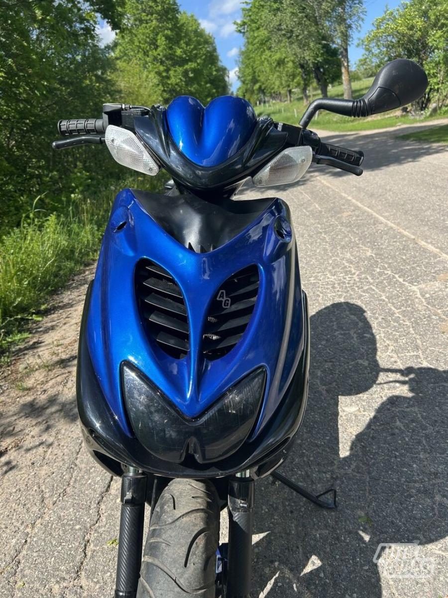 Black Yamaha Aerox 2005 in Anyksciai, with an engine capacity of 0.05 L and mileage of 19 thousand km for 1200 €, photo 9 on AUTOMOTO.COM.LV