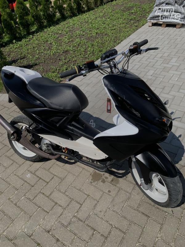 Черный Ямаха Aerox 2005 в Плунге, объемом двигателя 0.05 л и пробегом 0 тыс. км за 1250 €, фото 1 на AUTOMOTO.COM.LV
