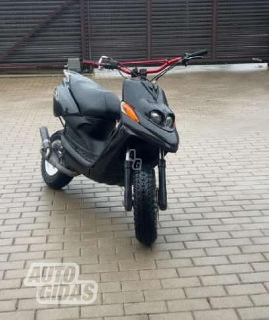 Черный Ямаха Aerox 2006 в Вильнюс, объемом двигателя 0.05 л и пробегом 22 тыс. км за 1000 €, фото 1 на AUTOMOTO.COM.LV