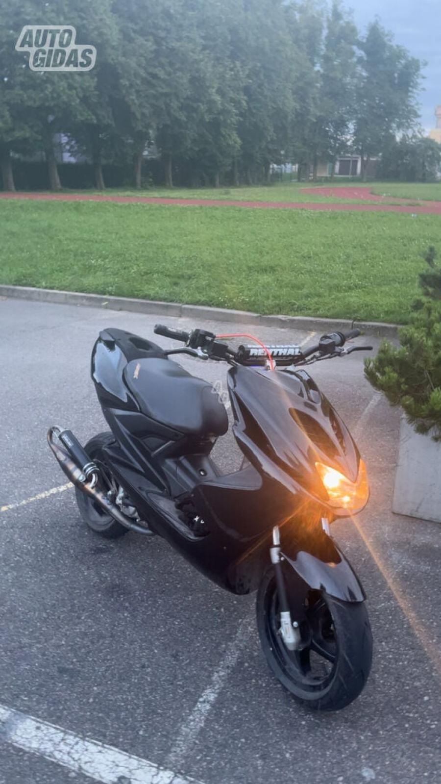 Melns Yamaha Aerox 2008 Kauņa, ar dzinēja tilpumu 0.00 L un nobraukumu 0 tūkst. km par 1700 €, foto 1 vietnē AUTOMOTO.COM.LV