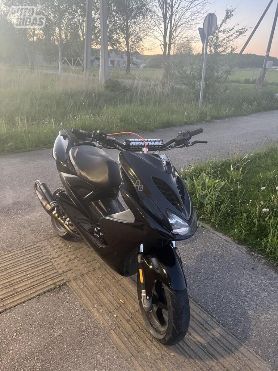 Melns Yamaha Aerox 2008 Kauņa, ar dzinēja tilpumu 0.00 L un nobraukumu 0 tūkst. km par 1700 €, foto 4 vietnē AUTOMOTO.COM.LV