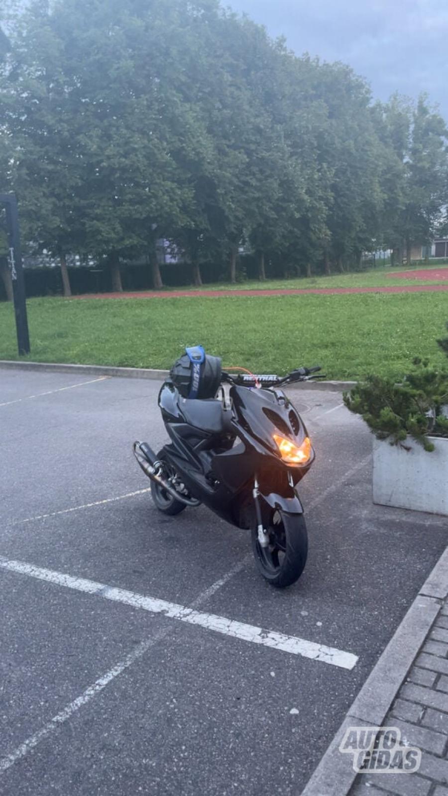 Melns Yamaha Aerox 2008 Kauņa, ar dzinēja tilpumu 0.00 L un nobraukumu 0 tūkst. km par 1700 €, foto 5 vietnē AUTOMOTO.COM.LV