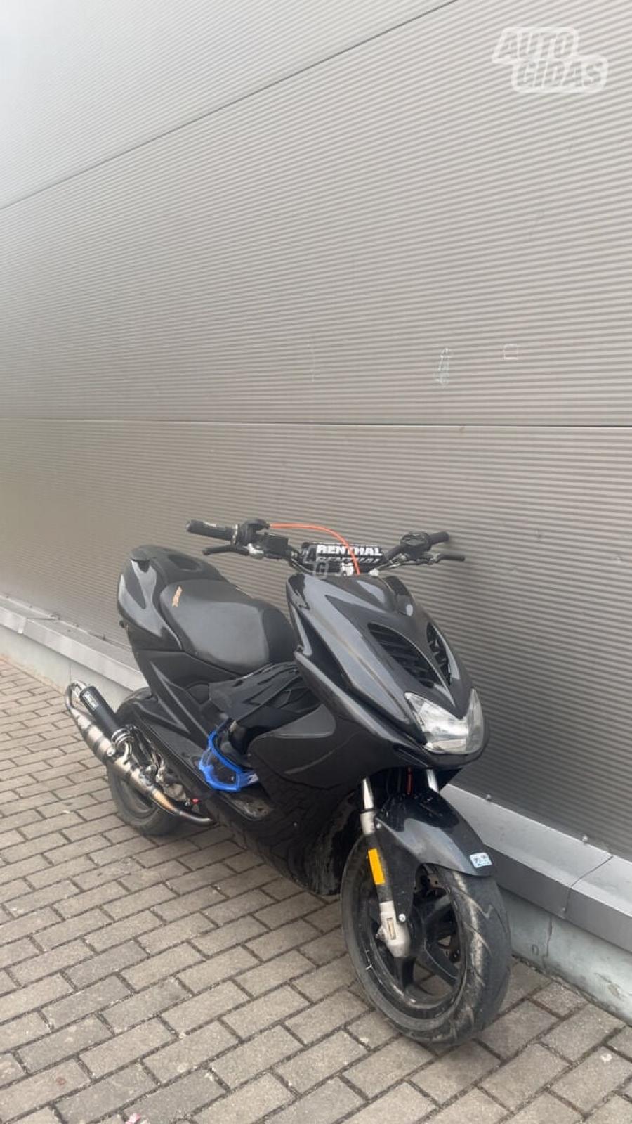 Melns Yamaha Aerox 2008 Kauņa, ar dzinēja tilpumu 0.00 L un nobraukumu 0 tūkst. km par 1700 €, foto 6 vietnē AUTOMOTO.COM.LV