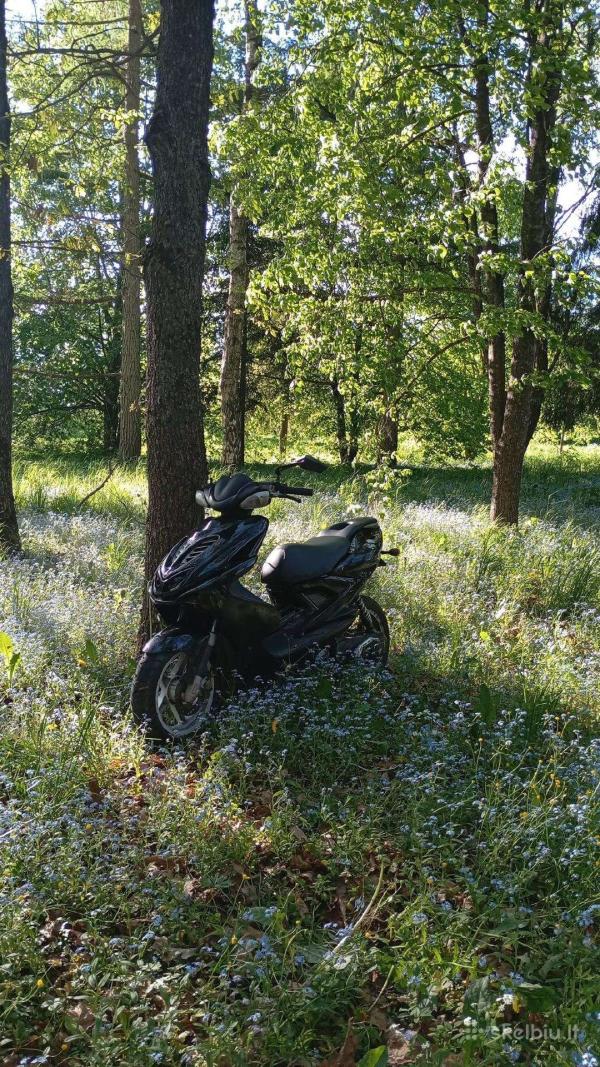 Ямаха Aerox 2008 в Шяуляй на AUTOMOTO.COM.LV Черный Ямаха Aerox 2008 в Шяуляй, объемом двигателя 50.00 л и пробегом 21 тыс. км за 1200 €, фото 1 на AUTOMOTO.COM.LV