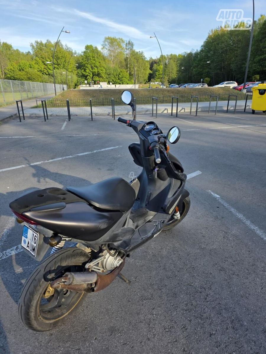 Melns Yamaha Aerox 2011 Palanga, ar dzinēja tilpumu 0.05 L un nobraukumu 29 tūkst. km par 1300 €, foto 4 vietnē AUTOMOTO.COM.LV