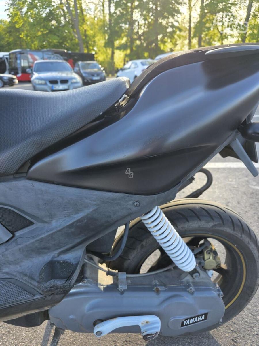 Melns Yamaha Aerox 2011 Palanga, ar dzinēja tilpumu 0.05 L un nobraukumu 29 tūkst. km par 1300 €, foto 5 vietnē AUTOMOTO.COM.LV