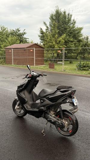 Black Yamaha Aerox 2013 in Kaunas, with an engine capacity of 0.05 L and mileage of 24 thousand km for 1600 €, photo 4 on AUTOMOTO.COM.LV