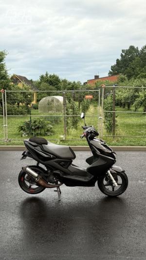 Black Yamaha Aerox 2013 in Kaunas, with an engine capacity of 0.05 L and mileage of 24 thousand km for 1600 €, photo 7 on AUTOMOTO.COM.LV