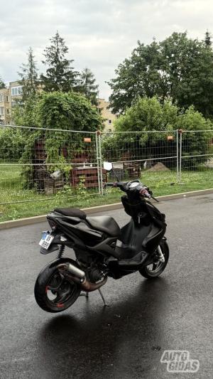 Black Yamaha Aerox 2013 in Kaunas, with an engine capacity of 0.05 L and mileage of 24 thousand km for 1600 €, photo 8 on AUTOMOTO.COM.LV