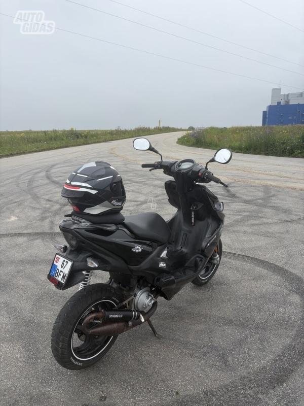 Black Yamaha Aerox 2014 in Klaipeda, with an engine capacity of 0.05 L and mileage of 23 thousand km for 1800 €, photo 3 on AUTOMOTO.COM.LV