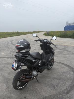 Melns Yamaha Aerox 2014 Klaipėda, ar dzinēja tilpumu 0.05 L un nobraukumu 23 tūkst. km par 1800 €, foto 4 vietnē AUTOMOTO.COM.LV