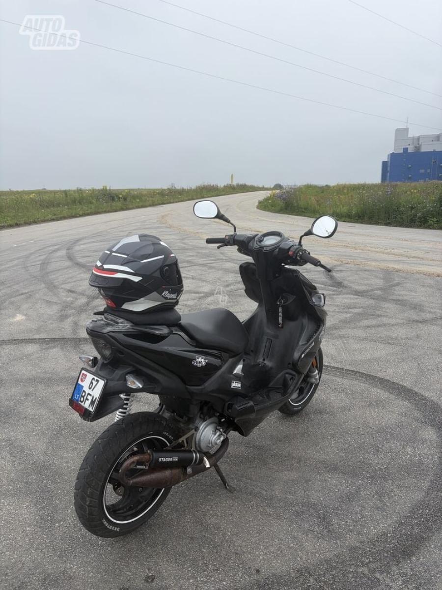 Melns Yamaha Aerox 2014 Klaipėda, ar dzinēja tilpumu 0.05 L un nobraukumu 23 tūkst. km par 1800 €, foto 4 vietnē AUTOMOTO.COM.LV