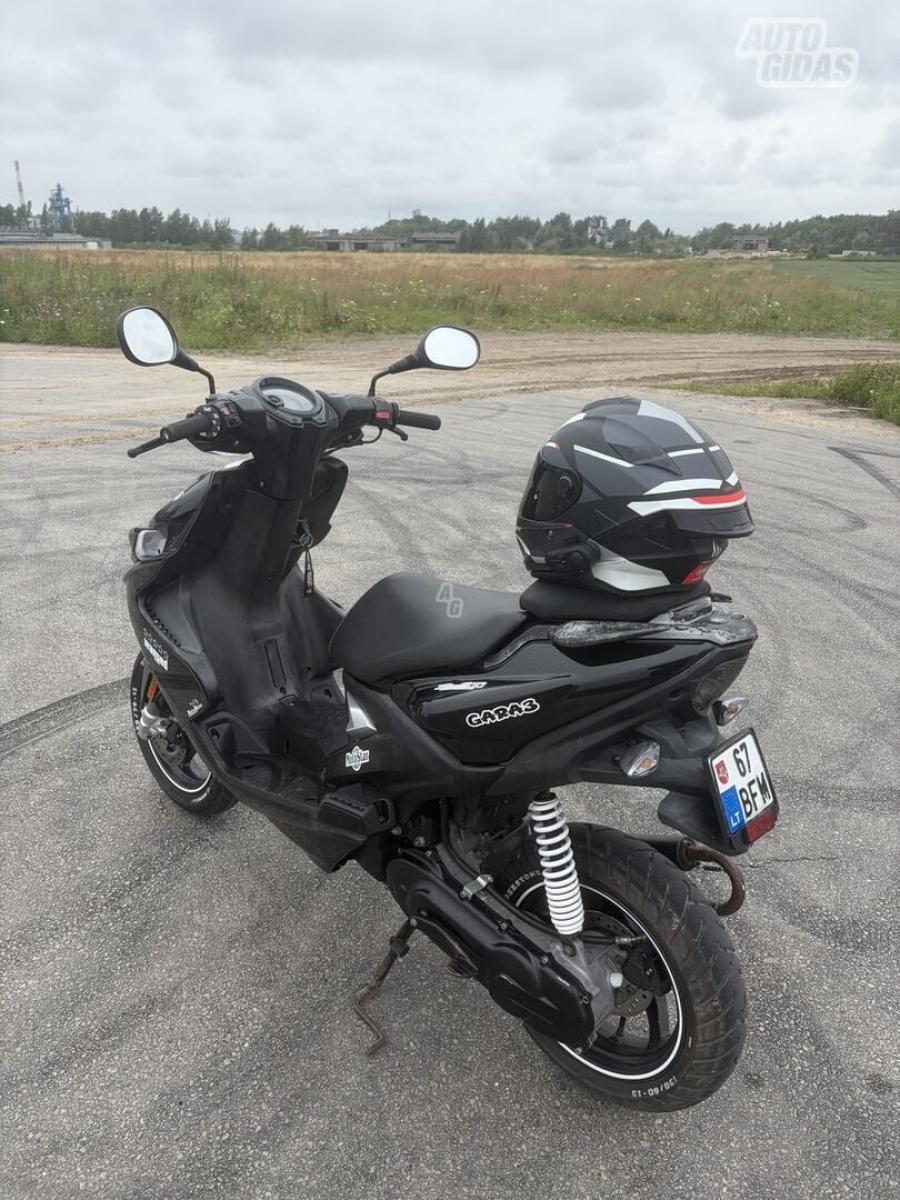 Melns Yamaha Aerox 2014 Klaipėda, ar dzinēja tilpumu 0.05 L un nobraukumu 23 tūkst. km par 1800 €, foto 5 vietnē AUTOMOTO.COM.LV