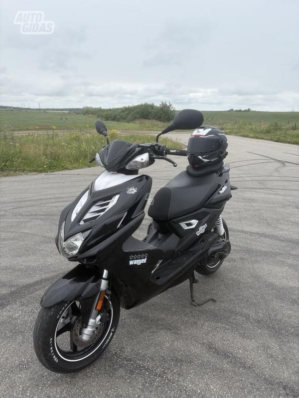 Black Yamaha Aerox 2014 in Klaipeda, with an engine capacity of 0.05 L and mileage of 23 thousand km for 1800 €, photo 7 on AUTOMOTO.COM.LV