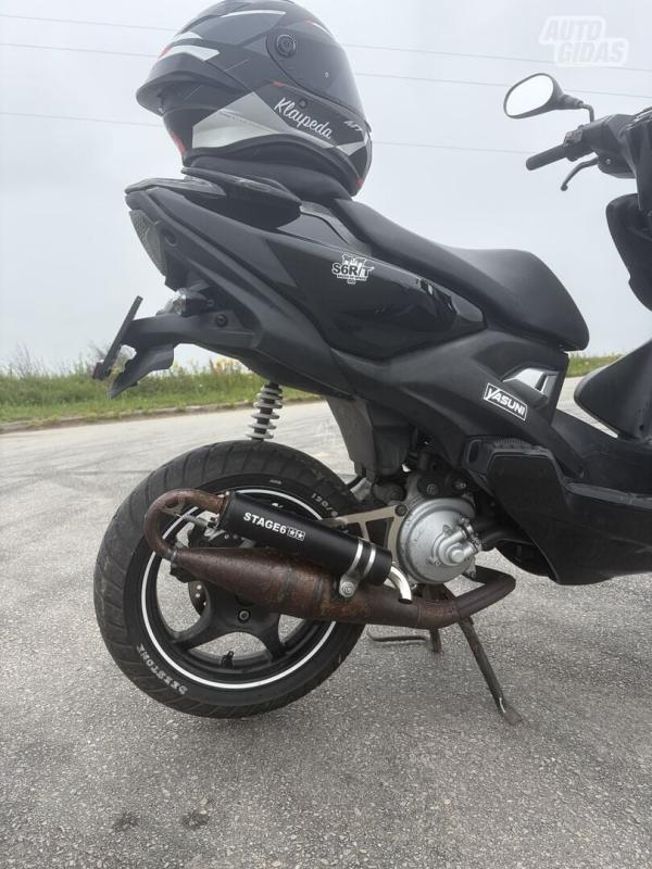 Black Yamaha Aerox 2014 in Klaipeda, with an engine capacity of 0.05 L and mileage of 23 thousand km for 1800 €, photo 8 on AUTOMOTO.COM.LV