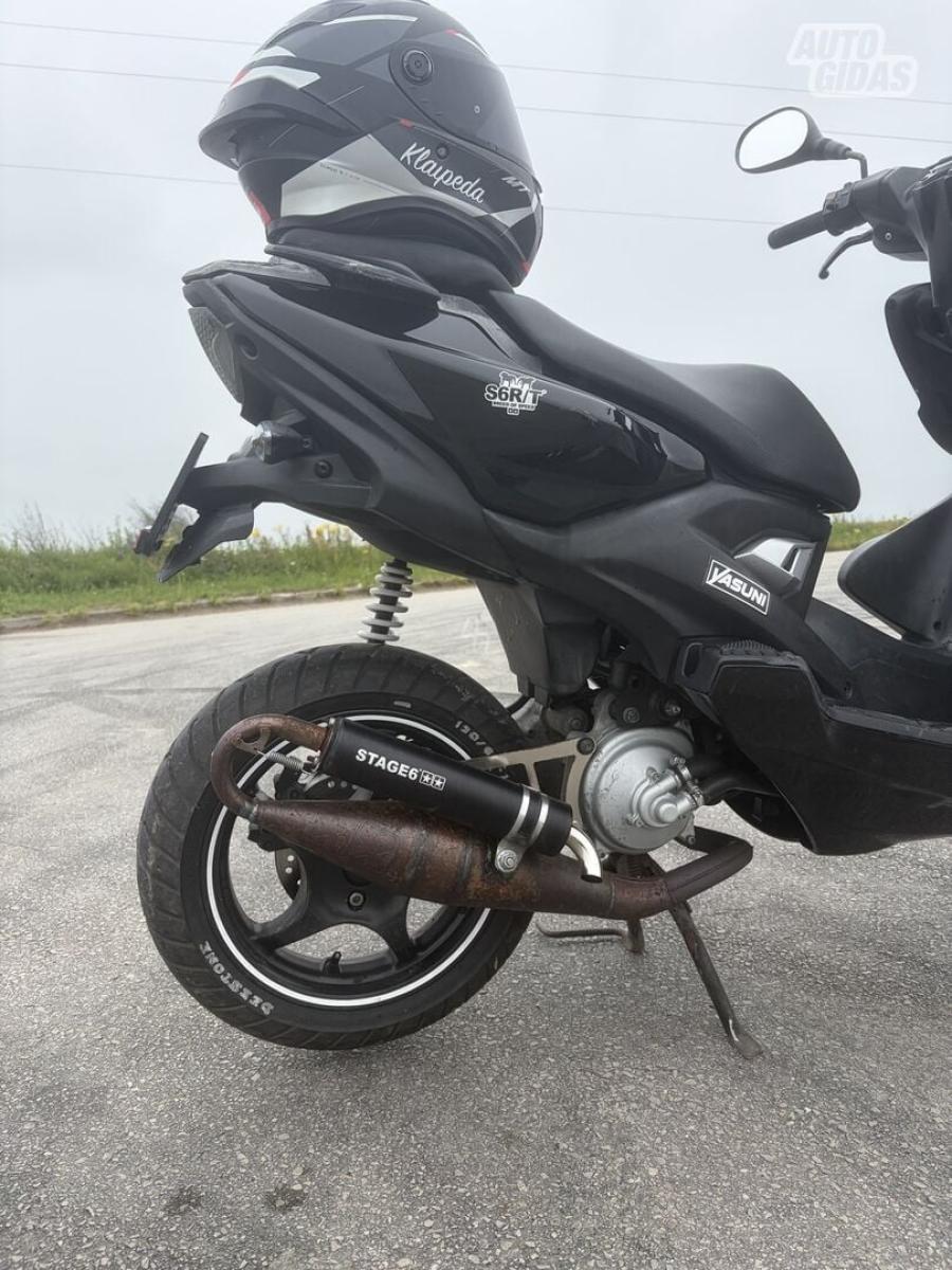 Melns Yamaha Aerox 2014 Klaipėda, ar dzinēja tilpumu 0.05 L un nobraukumu 23 tūkst. km par 1800 €, foto 9 vietnē AUTOMOTO.COM.LV
