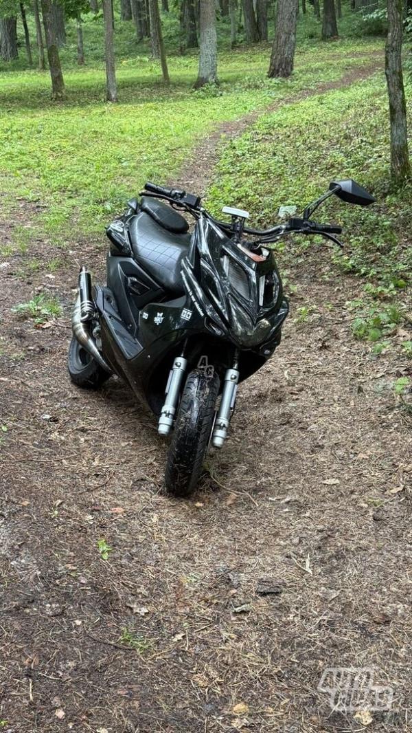 Black Yamaha Aerox 2016 in Kaunas, with an engine capacity of 0.00 L and mileage of 0 thousand km for 1800 €, photo 1 on AUTOMOTO.COM.LV