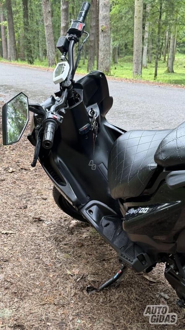 Black Yamaha Aerox 2016 in Kaunas, with an engine capacity of 0.00 L and mileage of 0 thousand km for 1800 €, photo 3 on AUTOMOTO.COM.LV